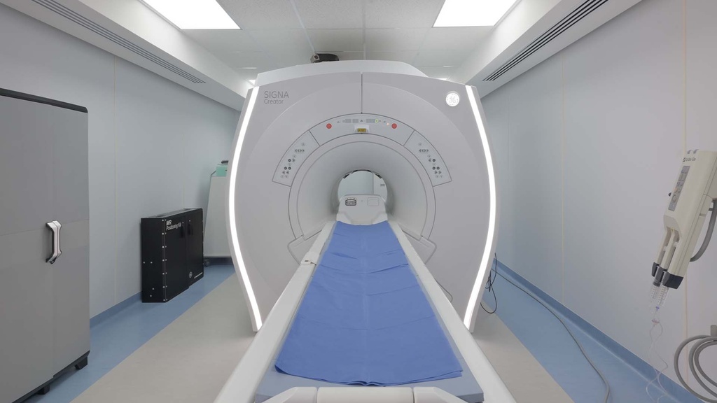 Resonancia Magnética Neuroeje Con Contraste Craneo - Cervical - Dorsal ...